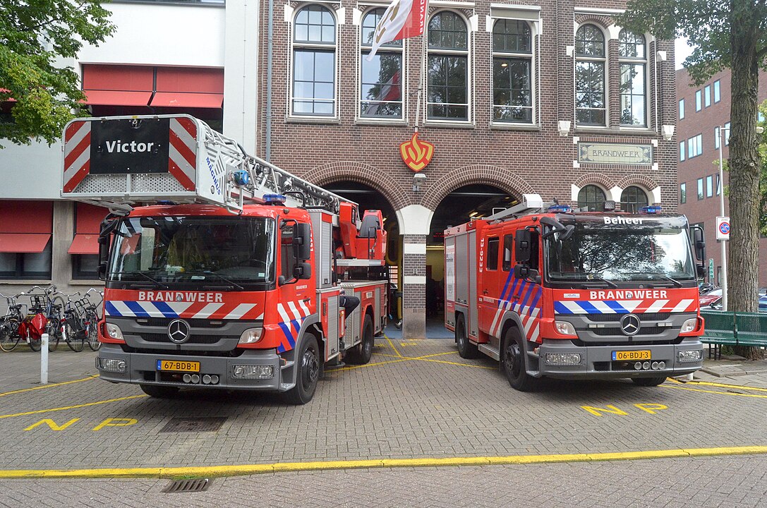 Voertuig te water in Uitgeest